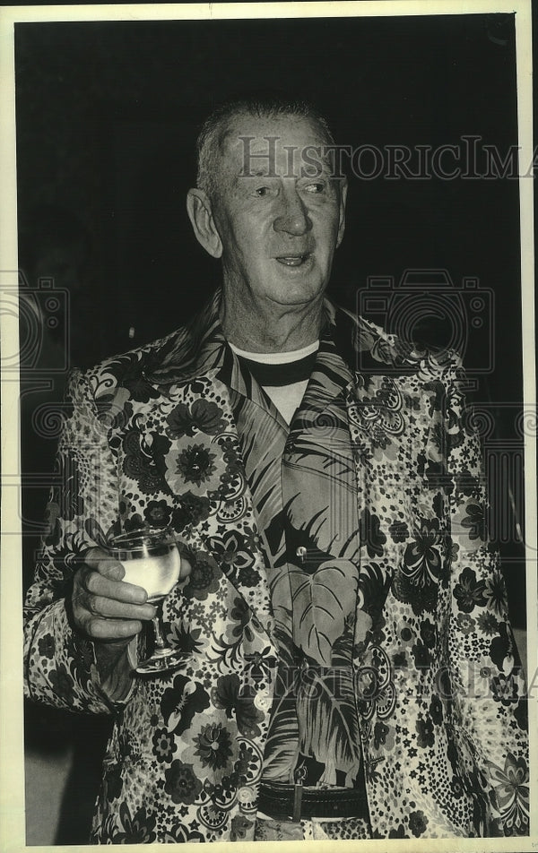 1982 Press Photo Duke Ray does some scouting in New York for Kansas ...