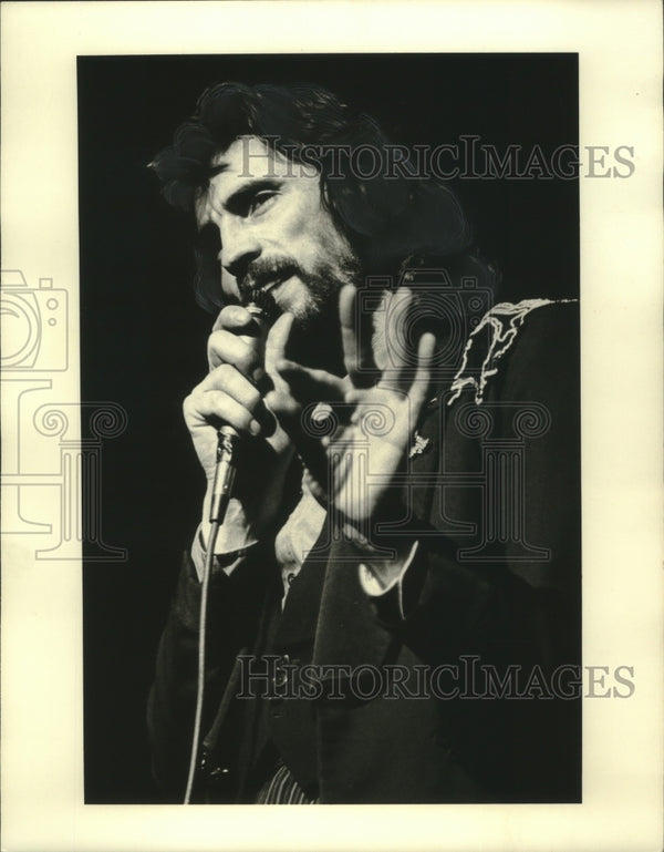 1967 Press Photo Steven Gibbons at the Riverside in Milwaukee ...
