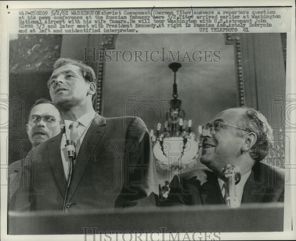 1962 Press Photo Cosmonaut Gherman Titov speaks at news conference ...
