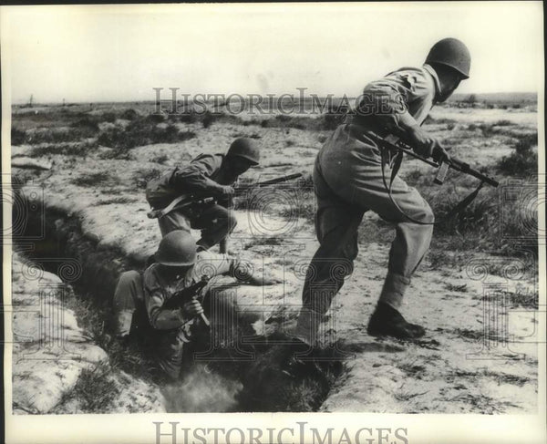 1963 Press Photo Egyptian Troops Entrenched on the Gaza Strip's Truce ...