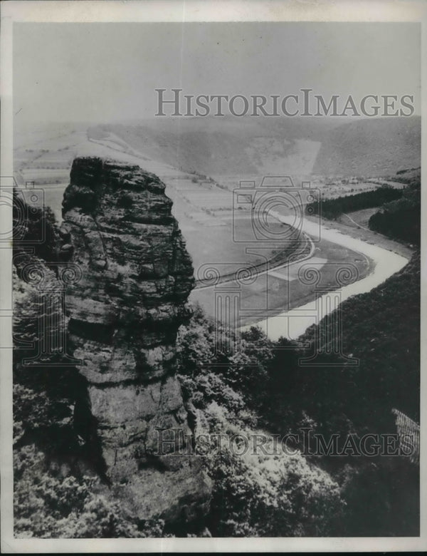 1934 Press Photo Aerial view of Saar River at Serrig, Germany ...