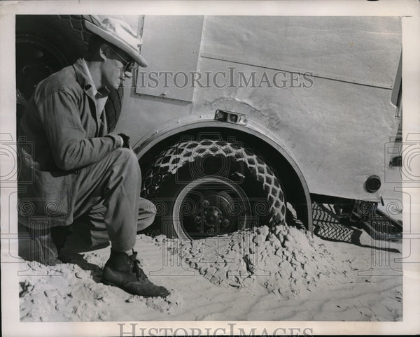 1949 Press Photo Shell Oil Co. Crew Searches for Oil, Truck Stuck in ...