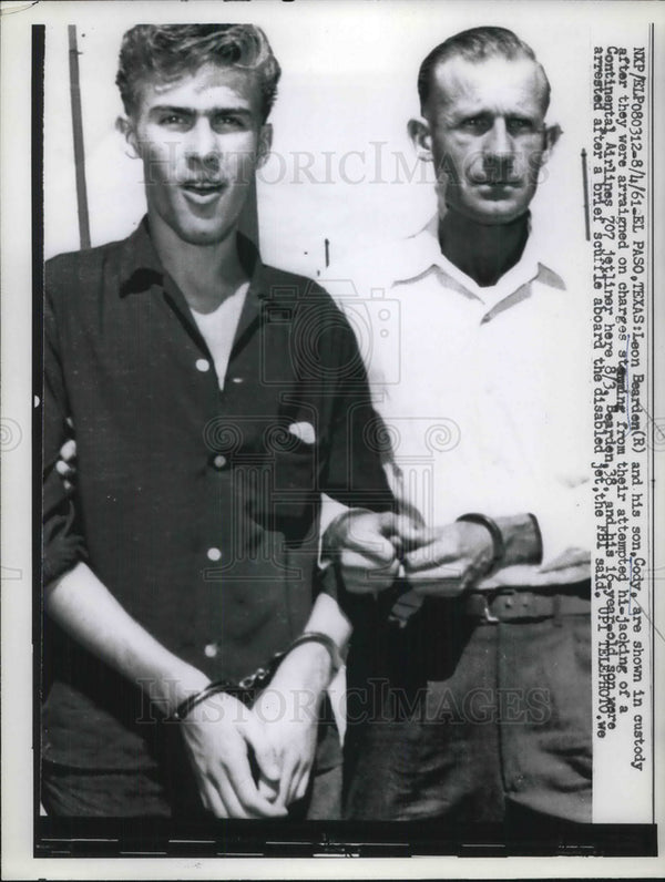 1961 Press Photo Leon Bearden & son Cody arraigned on hijacking charges ...