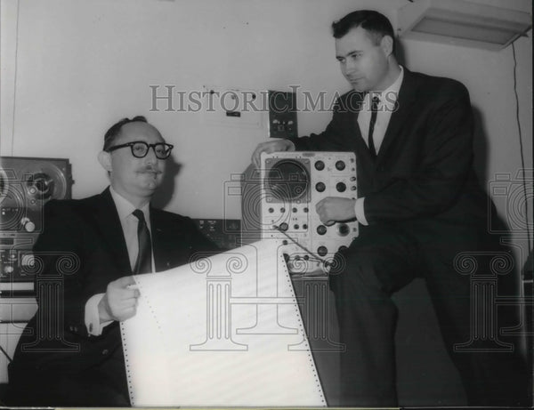 1966 Press Photo NYC, Dr Leon Pordy,Dr Ray Bonner at Mt Sinai Hospital ...