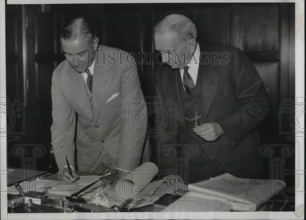 1935 Press Photo Ernest G.Draper accepts Assistant Secretary of ...