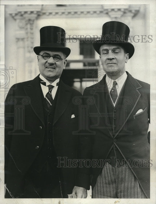 1931 Press Photo Dr. Don Carlos Leiva and Warren Robbins leave the ...