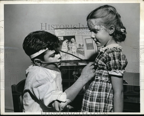 1973 Press Photo Young Bobby Bauer as doctor with Sherry Wendorf as ...