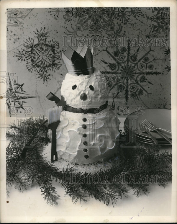 1962 Press Photo Nutty Christmas Snowman King of the Party - Historic ...