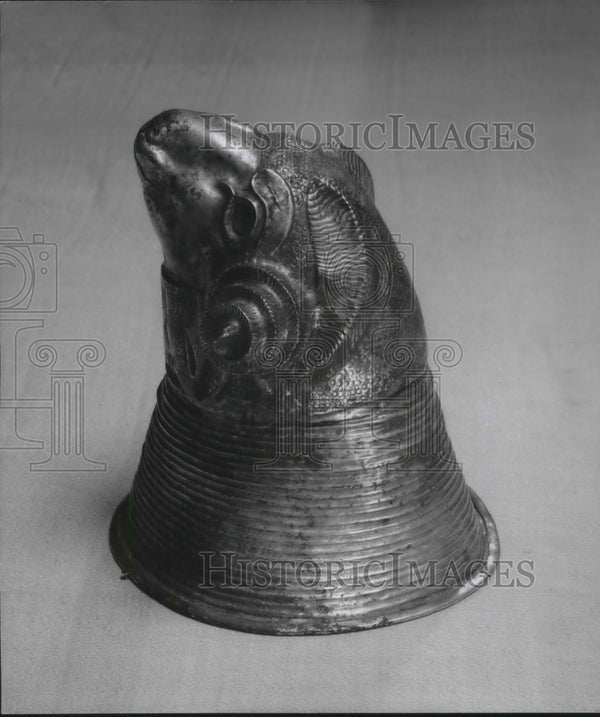 1954 Press Photo Silver rhaeton of Ziwiye artifacts at Univ of Pa ...