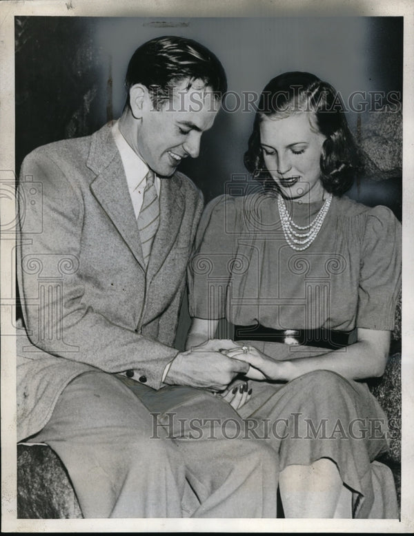 1939 Press Photo Engaged couple Geraldine Jerry Rivers, daughter of ...
