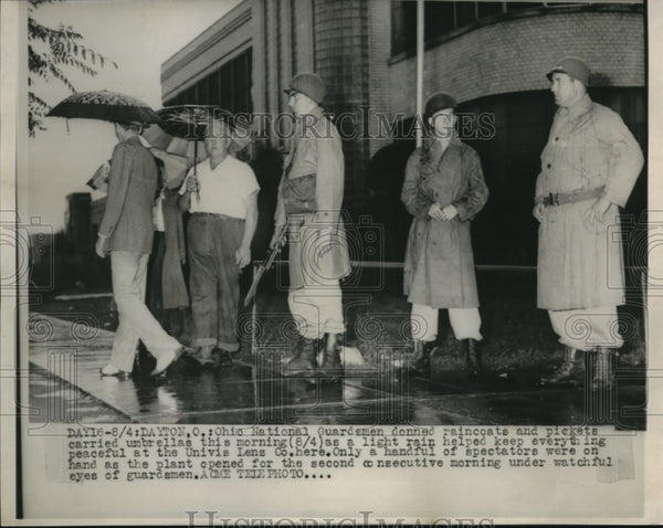1948 Press Photo Dayton, Ohio Natl Guard & pickets at Univis Lens Co ...
