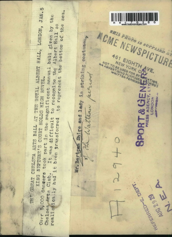 1929 Press Photo Mr. Bertram Shite and Lady in Costumes Watteua Period ...