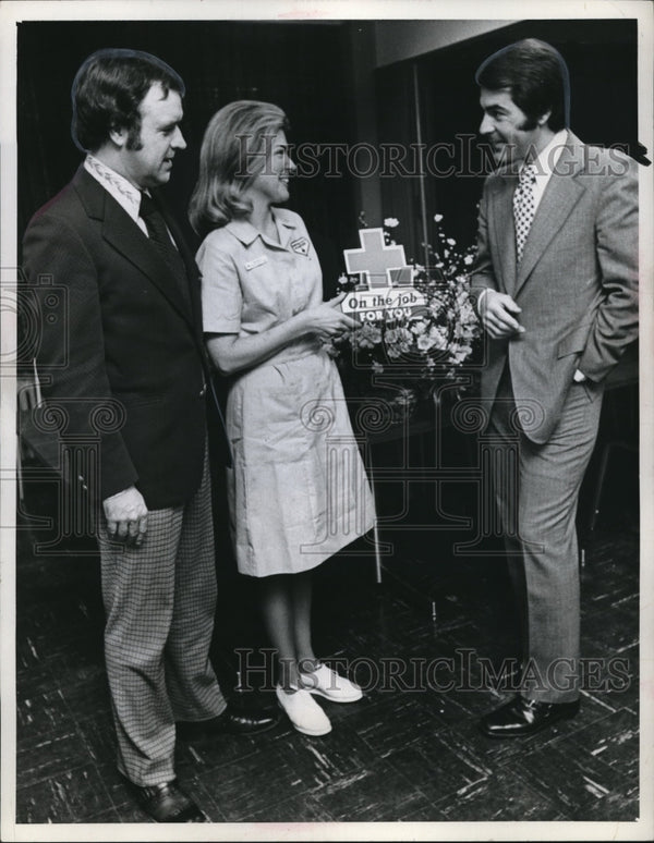 1973 Press Photo John Hambrick of Wews-TV with Carl Reese and Mrs ...
