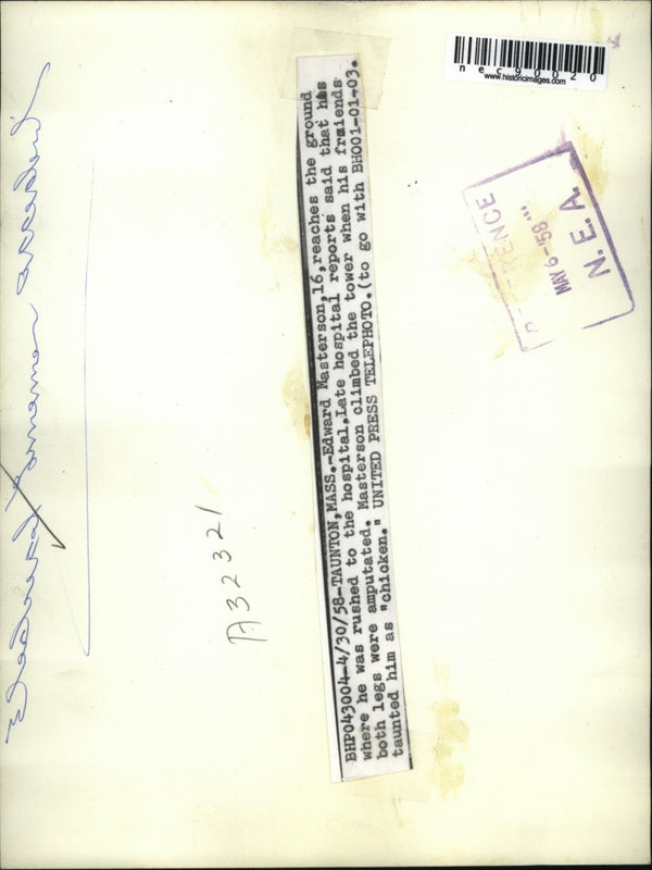 1958 Press Photo Edward Masterson reaches ground rushed to hospital ...