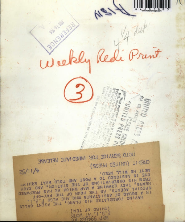 1954 Press Photo Agent with FBI special agent squads for his plans ...