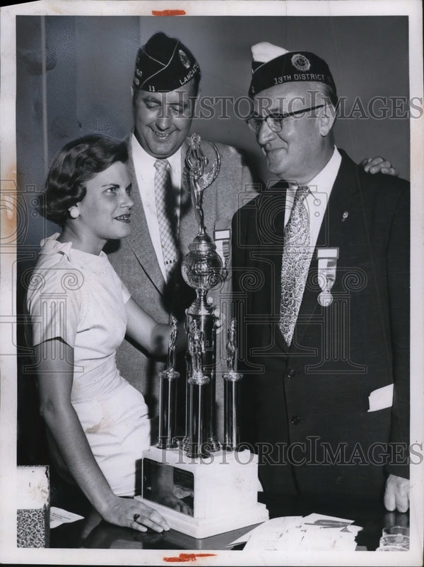 1956 Press Photo Maryjane Hiller with trophy James Wagonseller and ...