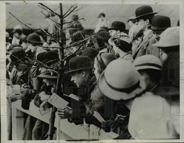 1935 Press Photo Prince of Wales intent watching Revnoldston at Grand ...