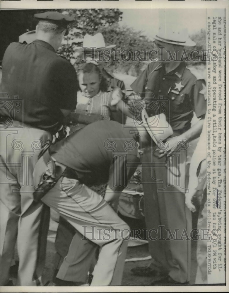 1958 Press Photo The Federow family being arrested by the police ...