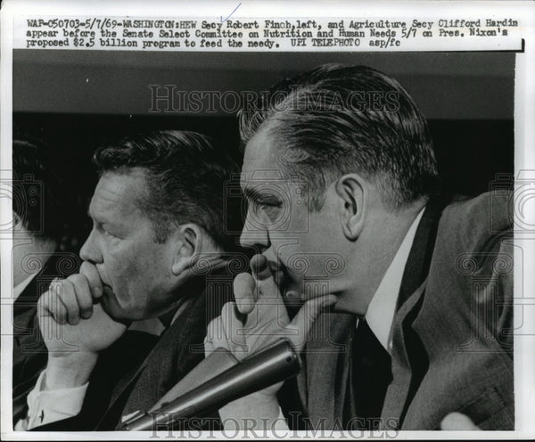 1969 Press Photo Robert Finch, Clifford Hardin at Senate Select ...