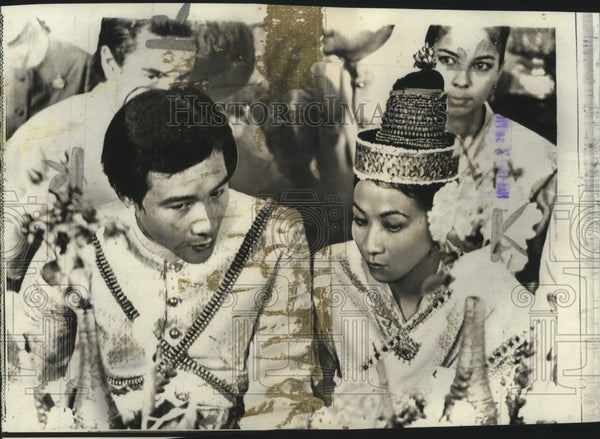 1970 Press Photo Prince Panya sits with bride Salika Siddhisariputra ...