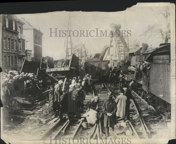 1929 Press Photo Brussels Express crashed into a goods Train at Hal ...