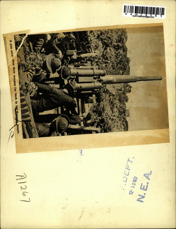 1940 Press Photo an American gun crew is set up in the Panama jungle ...