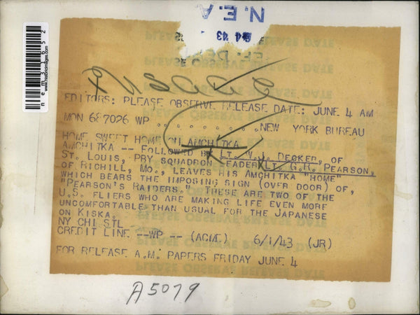 1943 Press Photo Lt WJ Decker, Squadron leader Lt GR Pearson at ...