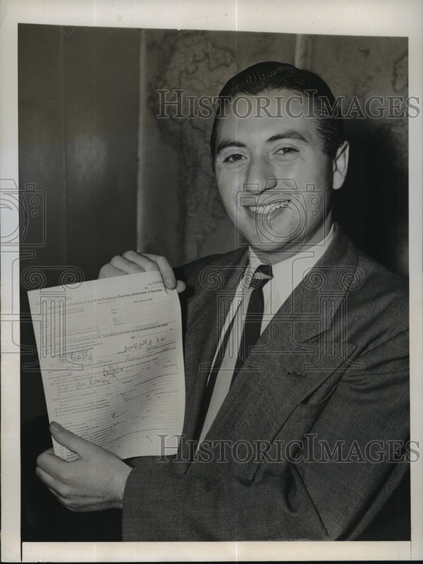 1947 Press Photo New York Corp. Leon Rosenberg Signs Citizenship Papers ...