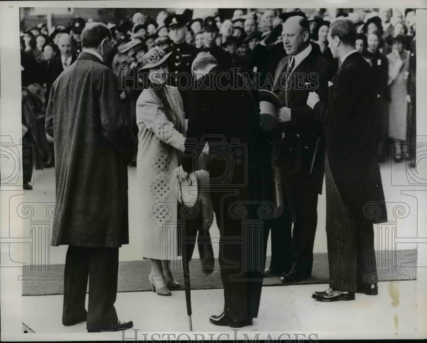 1938 Press Photo King George And Queen Elizabeth Being Welcome As The ...