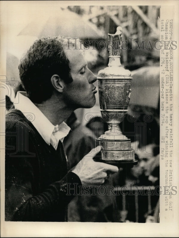 Press Photo Troon Scotland British Open golf Tom Weiskopf & trophy ...