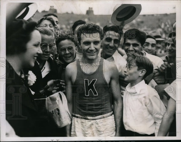 1937 Press Photo Archie San Romani half mile win at Princeton meet ...