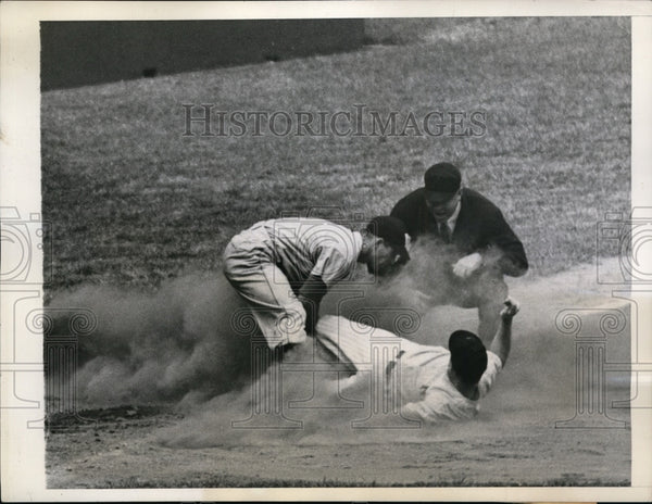 1944 Press Photo Yankee Nick Etten slides into Senators Vaughn at 3rd ...