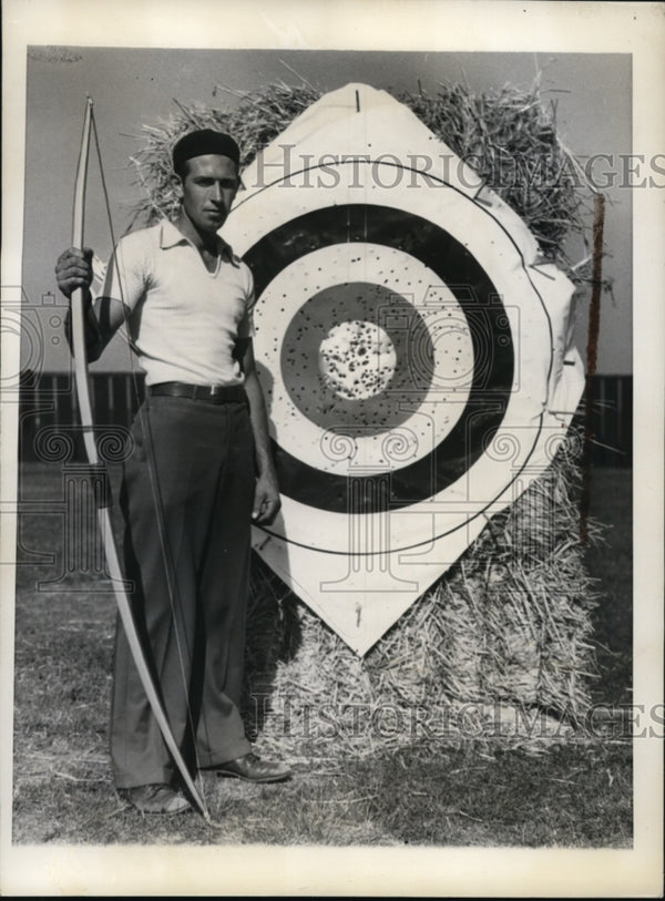 1935 Press Photo Larry Hughes champion in archery in Southern Californ ...
