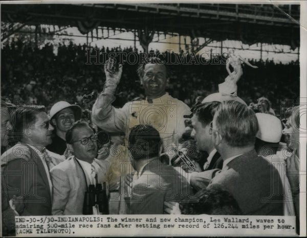 1951 Press Photo Lee Wallard winner of Indianapolis 500 record 126.244 ...