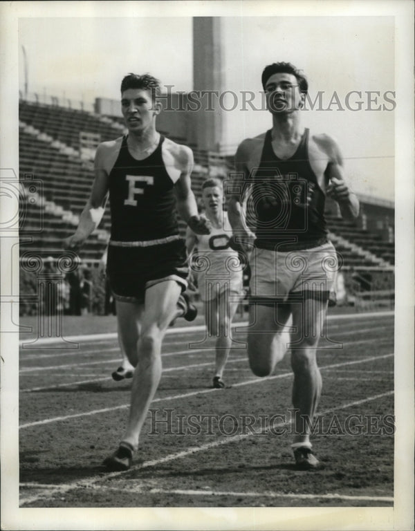 1942 Press Photo Joseph Nowicki beats Leslie MacMitchell in half mile ...