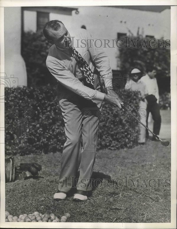 1945 Press Photo Vic Ghezzi practicing at Miami Open in Florida ...