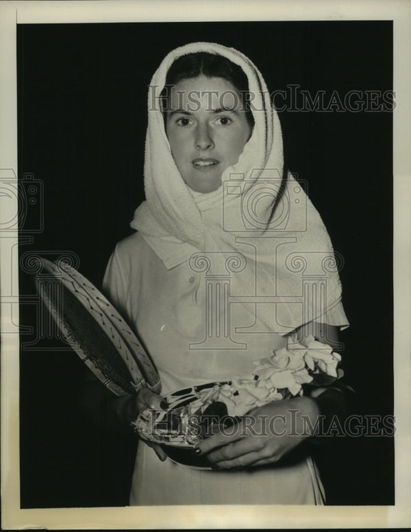 1940 Press Photo Sarah Palfrey Fabyan drapes a towel over her head ...