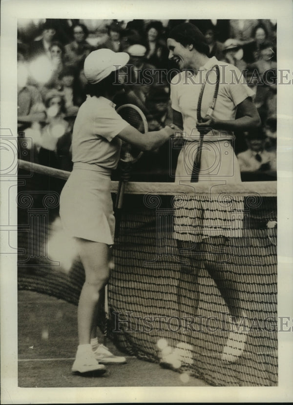 1938 Press Photo Fru Sperling congratulated by Sarah Palfrey Fabyan ...