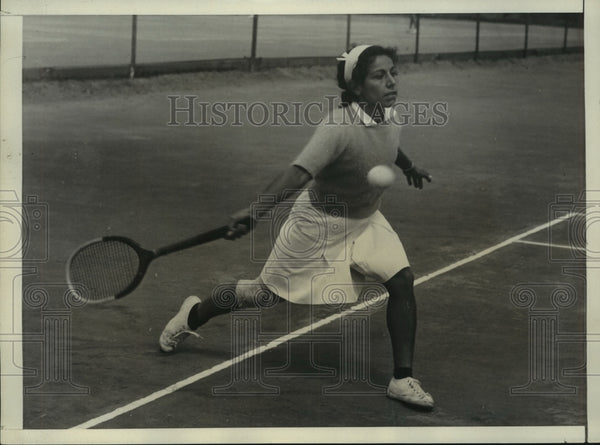 1938 Press Photo Edna Smith in match with Betty Morris at Championships ...