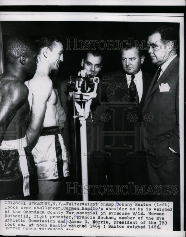 1956 Press Photo Boxing champion Johnny Saxton and Carmen Basilo weigh ...