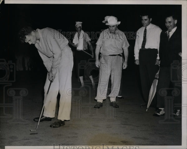 1938 Press Photo J Smith Ferebee plays 144th hole of golf in Chicago ...
