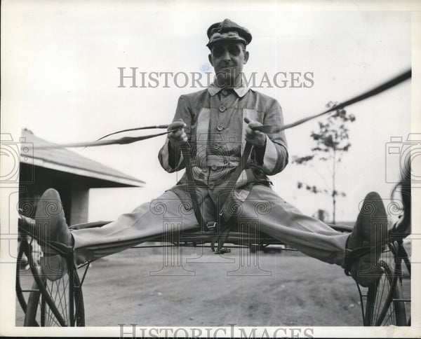 1942 Press Photo Driver Jimmy Jordan at Hambletonian in his trotter ...