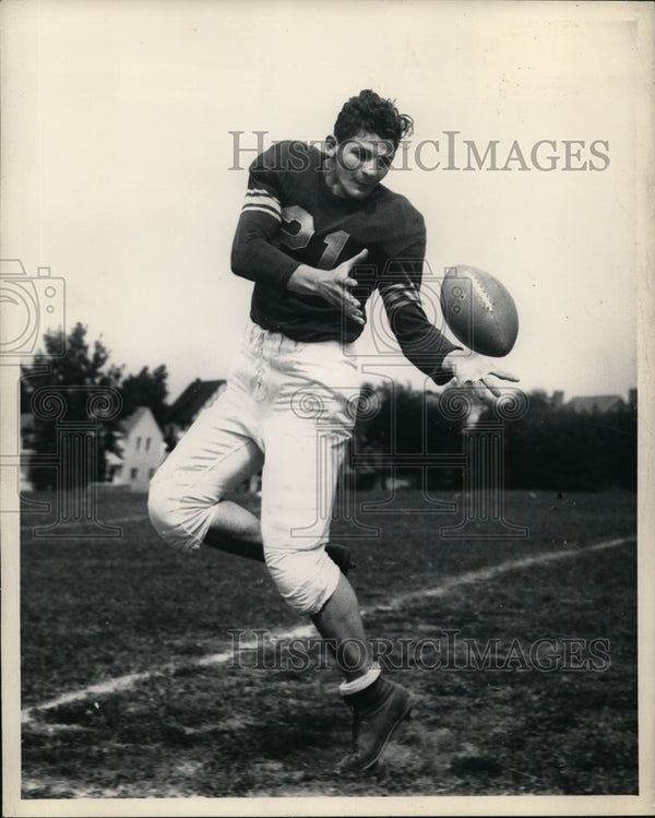 Press Photo Jack Minor right halfback of college football team ...