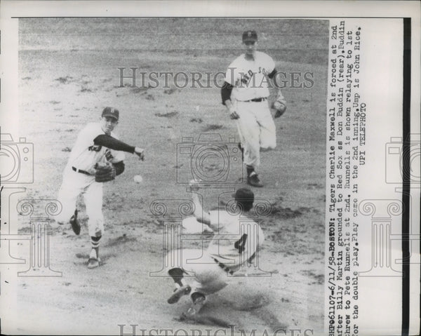 1958 Press Photo Tigers Charlie Maxwell out vs Red Sox Don Buddin, P ...