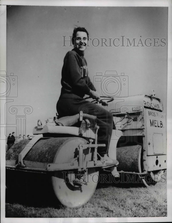 1956 Press Photo Padla Paternoster Italian track star at Olympic ...