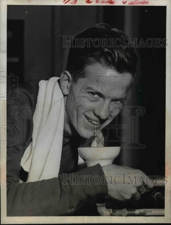 1944 Press Photo Johnny Fulton track star of Stanford University ...