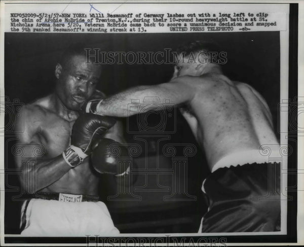 1957 Press Photo Willi Besmanoff vs Archie McBride at bout in NYC ...