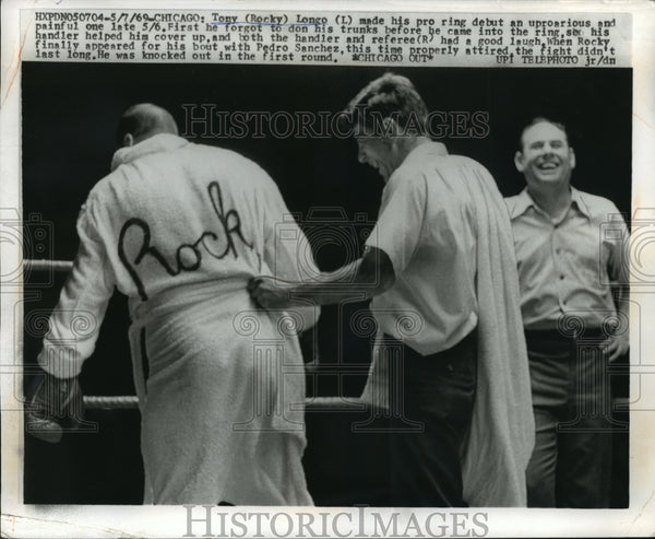 1969 Press Photo Tony Rocky Longo vs Pedro Sanchez at bout in Chicago ...