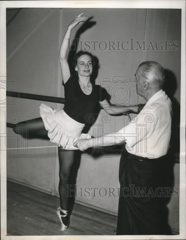 1955 Press Photo NY Civic Opera ballerina Barbara Dame Carson & trainer ...