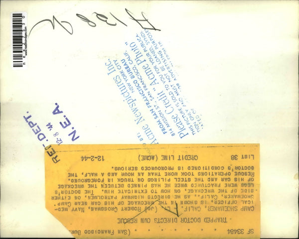 1944 Press Photo Robert Crossman directs own rescue in automobile ...